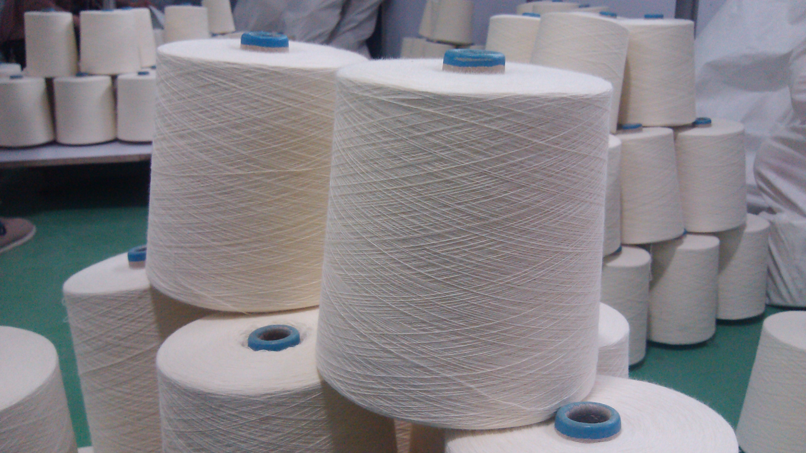 Quality White Yarn Color Lenzing Viscose Yarn 1.5kgs Per Cone Custom Yarn Color Options Tailored for Textile Manufacturing Needs for sale