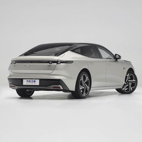 Quality 2025 Lynk & Co Z10 4WD Electric Sedan-702km Range Fast Charging High-Performance for sale