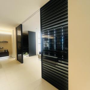 Quality Cloakroom Wardrobe Glass 3mm-12mm Thickness Black Wardrobe Closet for sale