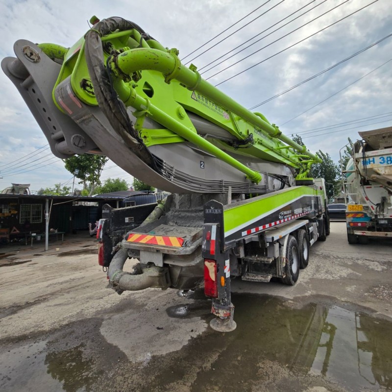 Sinotruk Chassis with Refurbished Pump Components and New Tyres for Dump Trucks