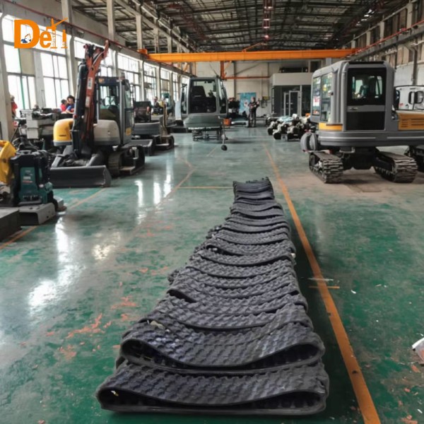 Quality Lightweight Mini Excavator Rubber Track 0.8Ton-1.5Ton Small Excavator Attachment for sale