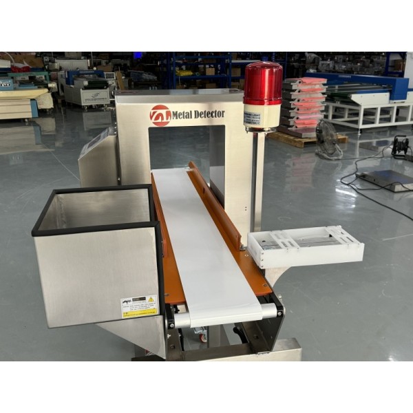 Quality Bottles Belt Conveyor Metal Detector Machine for Water Bottling Mini Bottle for sale