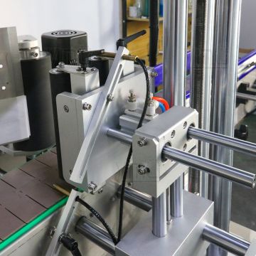 Quality 5 Gallon Pail Big Round And Flat Square Bottle Single Sticker Automatic Position for sale