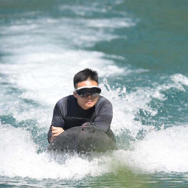 Quality Riding Waves With Max Speed 60km/H Electric Jet Surfboard OEM Customized for sale