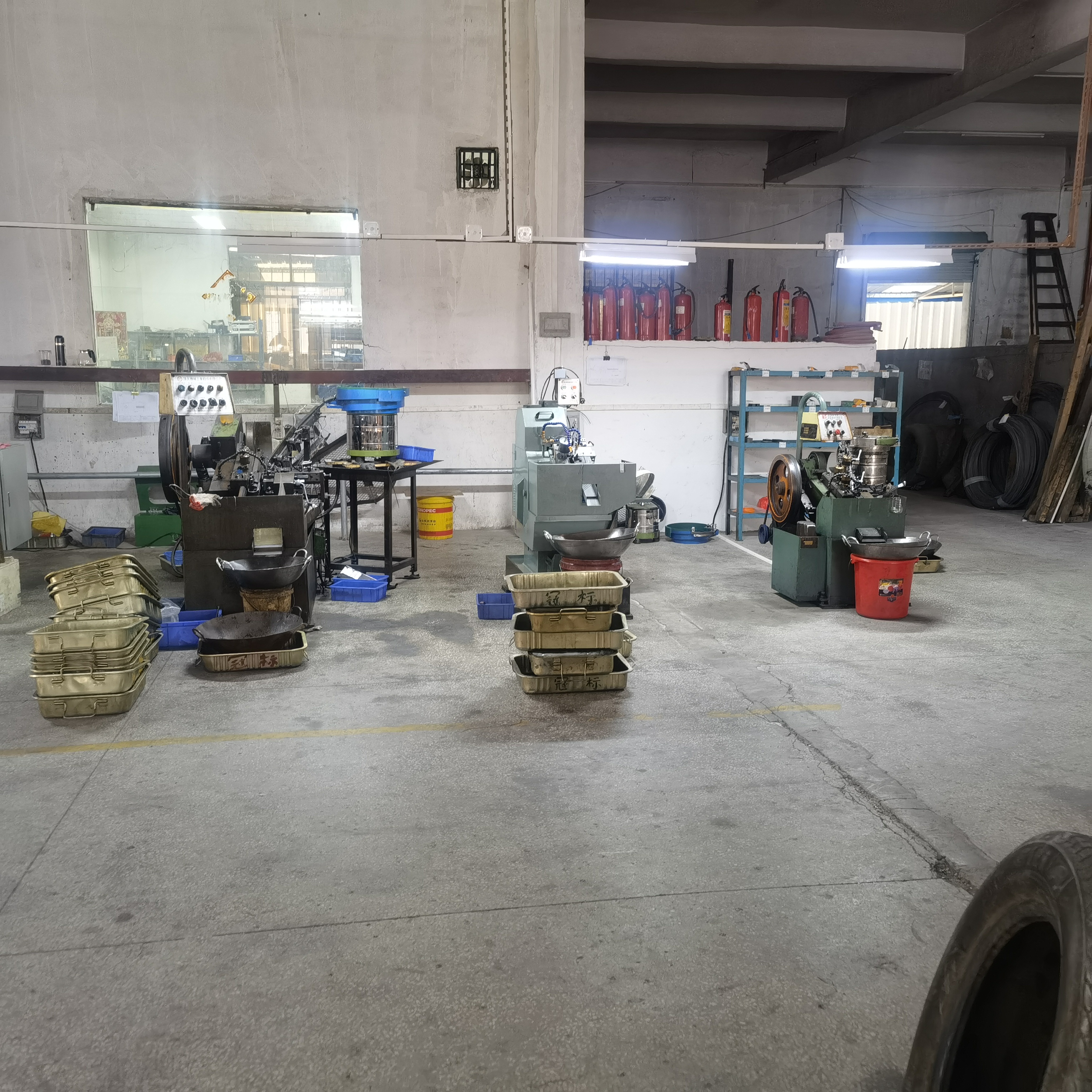 Non-standard custom screws, hardware product production workshop