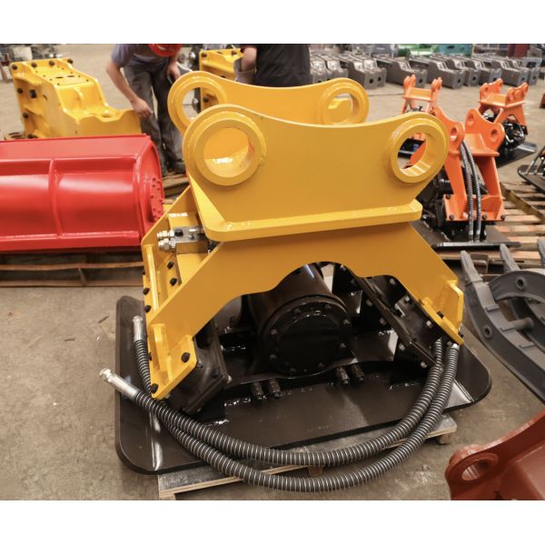 Quality SC04 Mini Excavator Compactor Hydraulic Vibrating Soil Compactor 4kw for sale