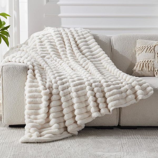 Quality Faux Rabbit Fur Blanket -250-350GSM Faux Rabbit，Solid， 100% polyester-Fleece, Solid, 100% polyester for sale
