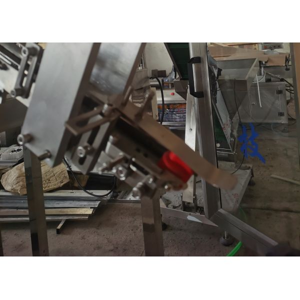 Quality Silver Gray Inline Capping Machine Round Bottle Screw Capping Machine for sale