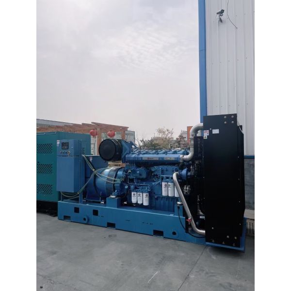 Quality 240V/415V Voltage Low Displacement Product with Electric Start Method for sale