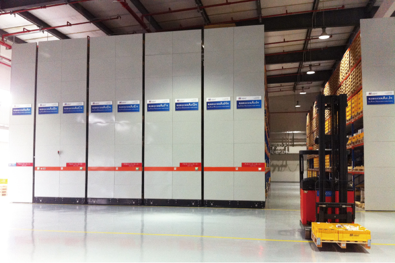 Electric mobile racking system