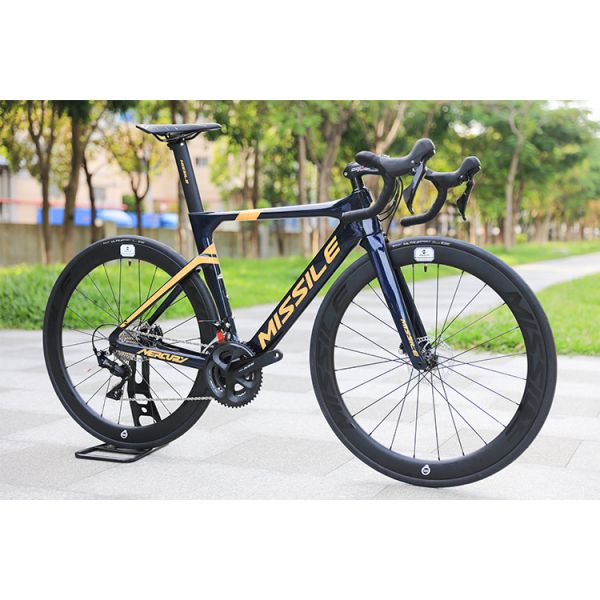 Quality 22 Speed Carbon Road Bike With 700*25C Tire And Disc Brake 31.8*420 Carbon Handlebar for sale
