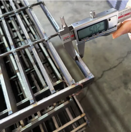 Quality Hot Dip Galvanized Steel Grating with High Strength-to-Weight Ratio and for sale