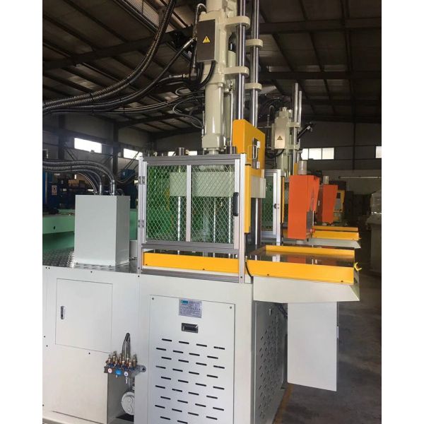 Quality High Efficiency 45 Ton Single Slide Shuttle Table VERTICAL Injection Molding for sale