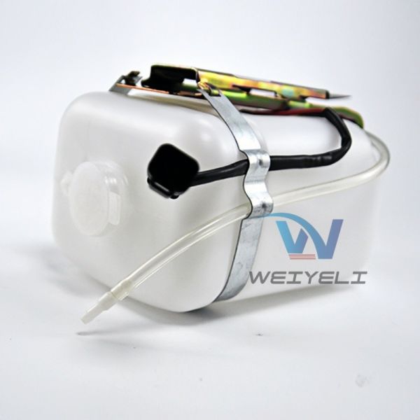 Quality Yuchai 12V/24V Wiper Washer Spray Bottle Windshield Washer Spray Bottle Auxiliary Water Tank for sale