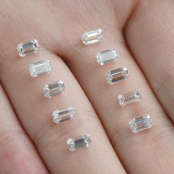 Quality Synthetic Diamonds Melee HPHT 2.0-3.3 To 2.9-4.5mm White Emerald Shape DEF Color for sale