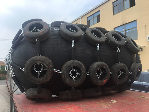 Quality Large Yokohama Pneumatic Fender Natural Rubber Safety Valve Boat Mooring Fenders for sale