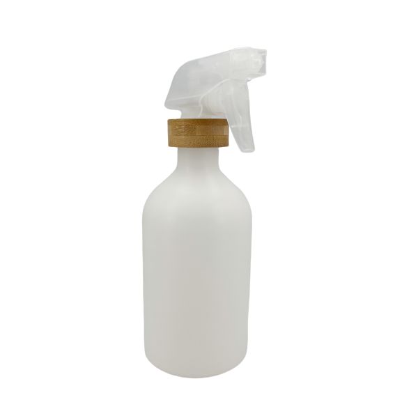 Quality 500ml 16 Ounce Matte White Luxury Spray Bottle Square Gun Sprayer With Bamboo Cap for sale