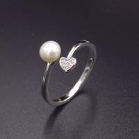 China Heart Shape Silver Pearl Ring / Arrowhead Jewellery Pearl Halo Ring factory