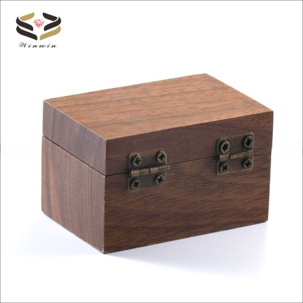 Quality Walnut Wooden Ring Box Solid Wood Packaging Boxes Custom Logo 60*40*36mm for sale
