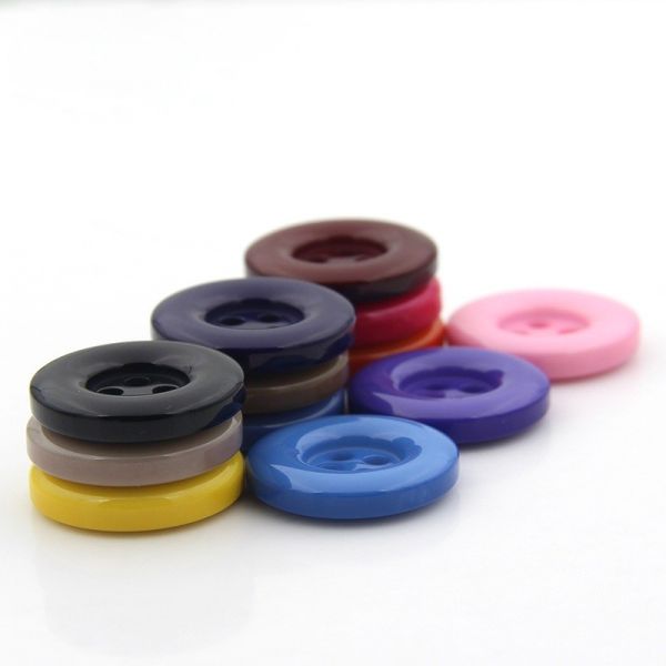 Quality Oeko-tex  Factory Wholesales Garment Accessories Fashion 4 Holes Plastic Button Clothing Buttons Resin Buttons for sale
