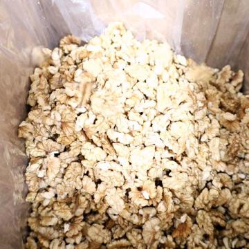 Quality Food Grade Conveyor Belts Walnut Shelling Machine 380V 2 Tons Output for sale