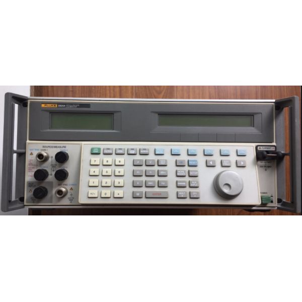 Quality Fluke 5820A Multi Product Calibrator with 600 MHz and 2.1 GHz Bandwidth Five Channel Oscilloscope Calibrator for sale