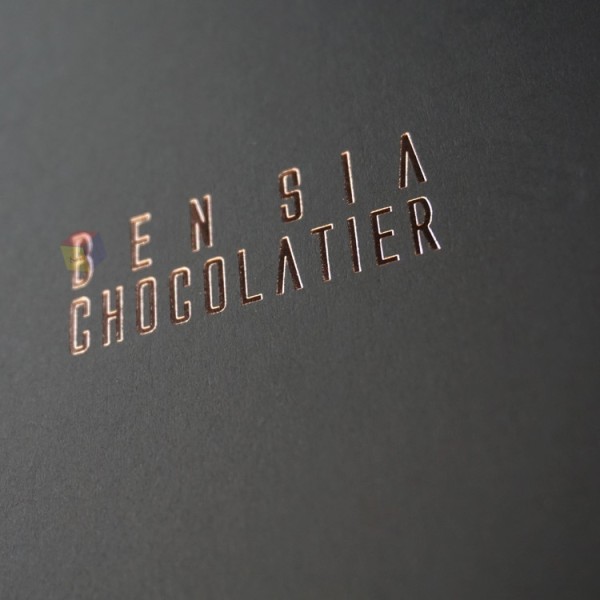 Quality Chocolate Gift Box with Clear Inside Tray and Paperboard Rigid Boxes Luxury for sale