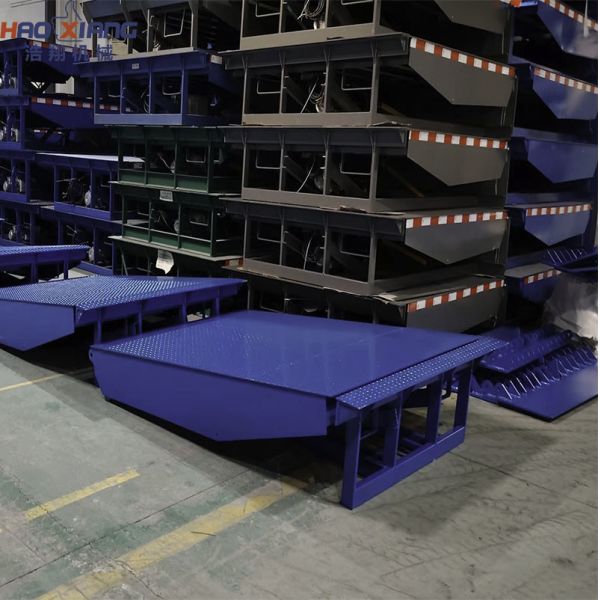 Quality Customizable Work Platform Hydraulic Loading Dock Ramp With 5mm Non-Slip Diamond for sale