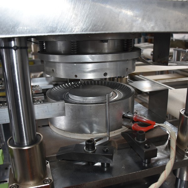 Quality Medium Speed Fully Automatic Paper Plate Machine 80-110pcs/Min for sale