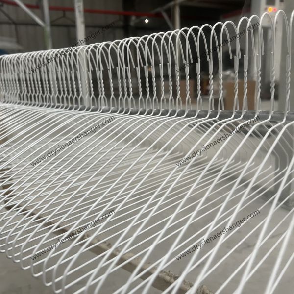 Quality Disposable Laundry Wire Hanger 16inch 13gauge Customizable for sale