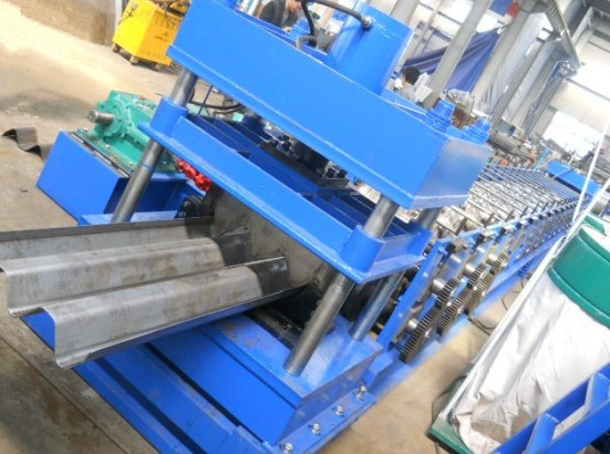 Quality Gear Box Transmission Guardrail Roll Forming Machine Punching Press Automatic for sale