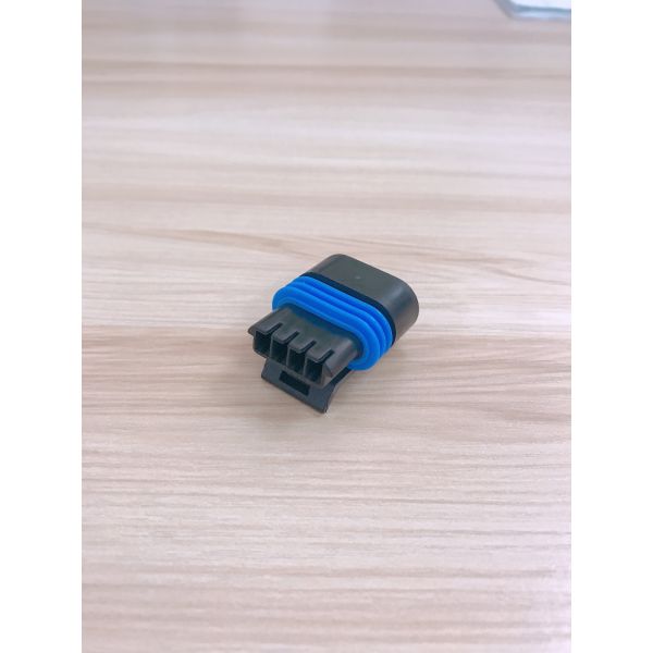 Quality Eco - Friendly Waterproof Auto Wire Connectors 4 Pin Plastic Auto Housing for sale