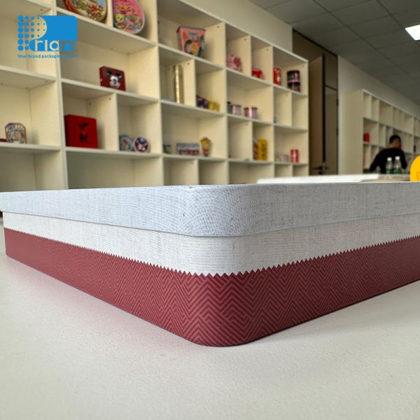Quality Embossed Gift Tin Cans Empty Biscuit Tin Packaging With CMYK / Pantone Printing for sale