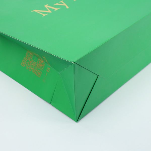Quality Luxury Gift Custom Logo Paper Bag With Rope Handle for sale