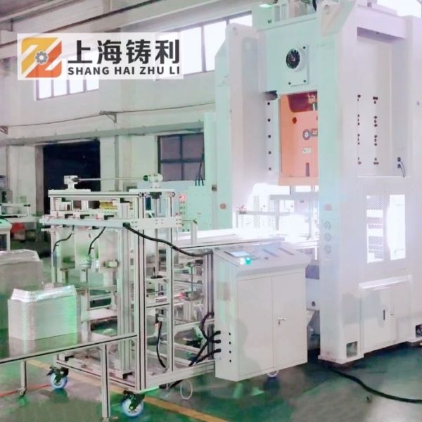 Quality Fully Automatic Silver Foil Container Machine 40 Times/Min Servo Motor Foil Food for sale
