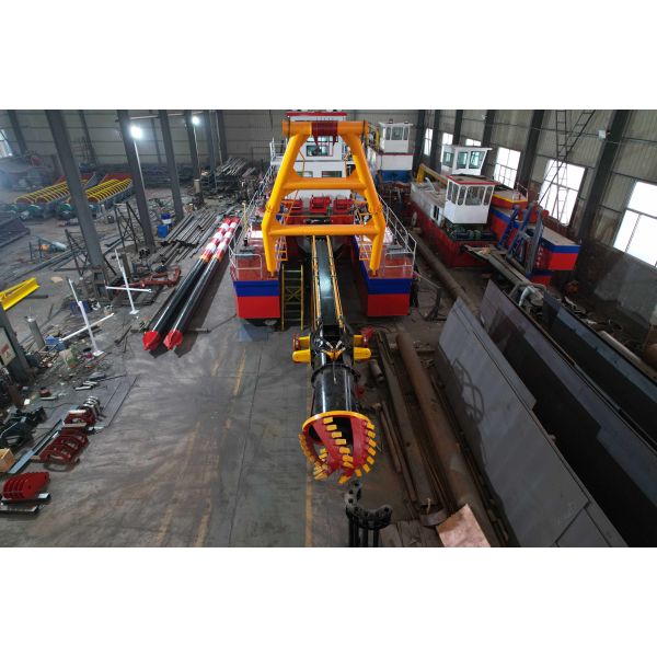 Quality 2000m3 Discharge Distance Small Sand Dredger Ship With Cummins Marine Engine for sale