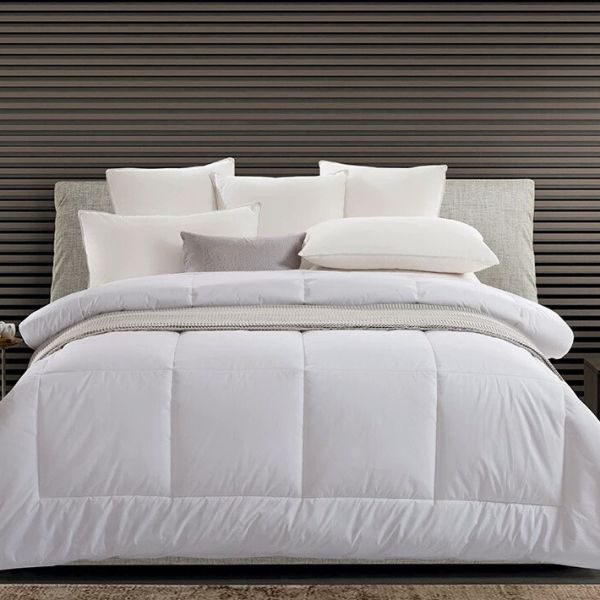 Quality Durable Hotel Quilts And Comforters Skin Friendly With Polyester Fabric for sale