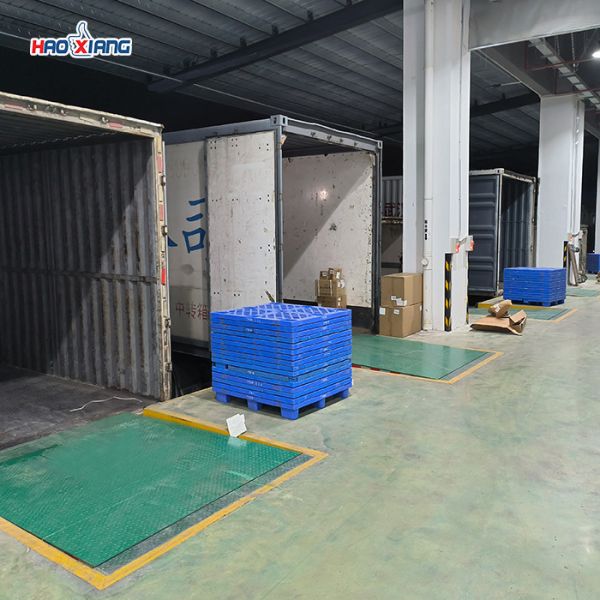 Quality Forklift Dock Plate Leveler 10 Ton Loading Dock Transition Plate for sale