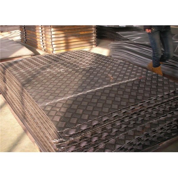 Quality 3003 3105 5052 Aluminium Checker Plate / Aluminium 5 Bar Tread Plate Damp Proof for sale
