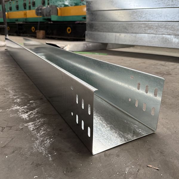 Quality Galvanized Electric Metal Solid Bottom Cable Tray Raceway Hdg Cable Tray 50MM for sale