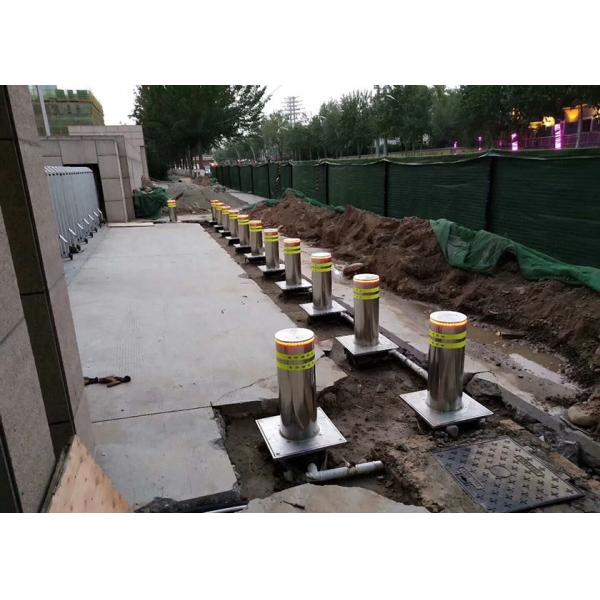 Quality Traffic Safety Automatic Retractable Bollards 304 / 316 SS Bollard With 6mm - for sale