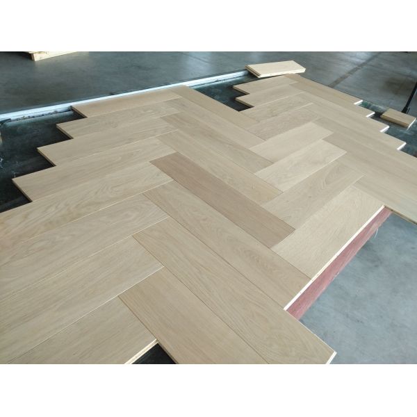 Quality European Oak Chevron Parquet Flooring Premium Grade Super Matt for sale