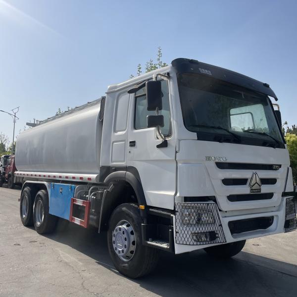 Quality 6x4 15000L Fuel Tanker Truck LHD/RHD 12.00R20 Customizable with 3 Sets of Subsea Valves for sale
