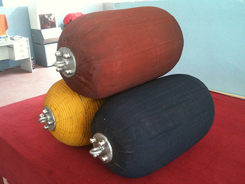 Quality Colorful Pneumatic Rubber Boat Fenders Customized Inflatable Fenders For Boats for sale