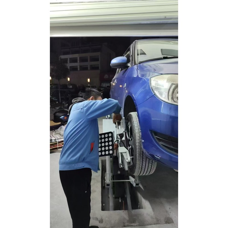 Close-up view of X6 Smart 3D Wheel Aligner's dual screen interface