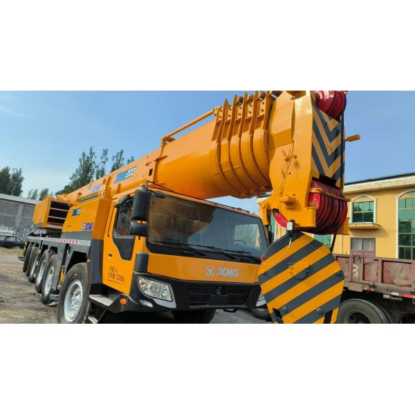 Quality High Qulity  Used Crane XCMG 200 Tons In Good Condition for sale