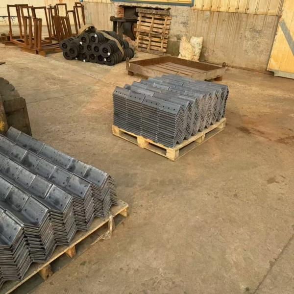 Quality Short Version Galvanized Angle Steel With Holes Of Customize for sale