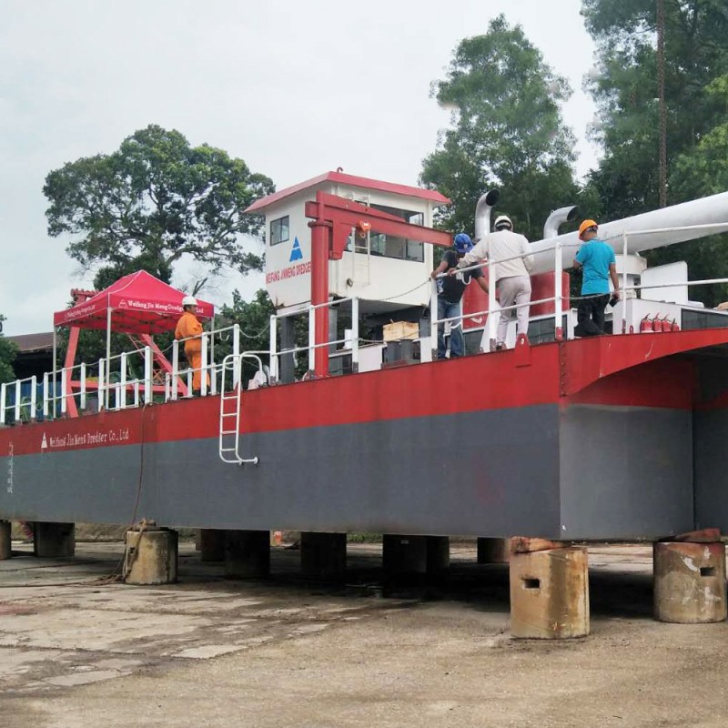 Operator training session for dredger controls