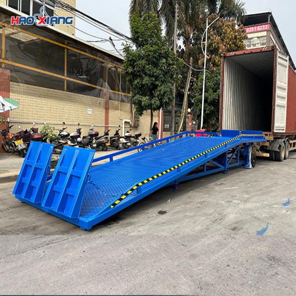 Quality Movable Dock Ramp 10T Portable Docks For Unloading Trucks With Inflatable Wheel for sale