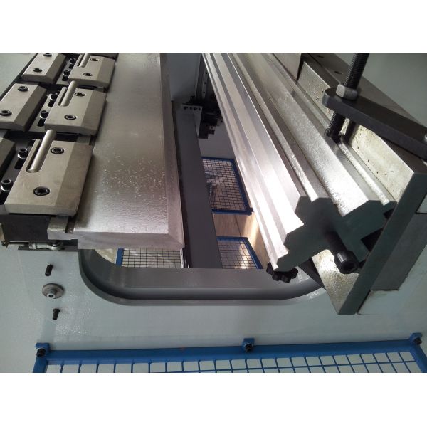 Quality ESTUN E200 Controlled Multi Axis Hydraulic Press Brake For Heavy Duty Applications for sale